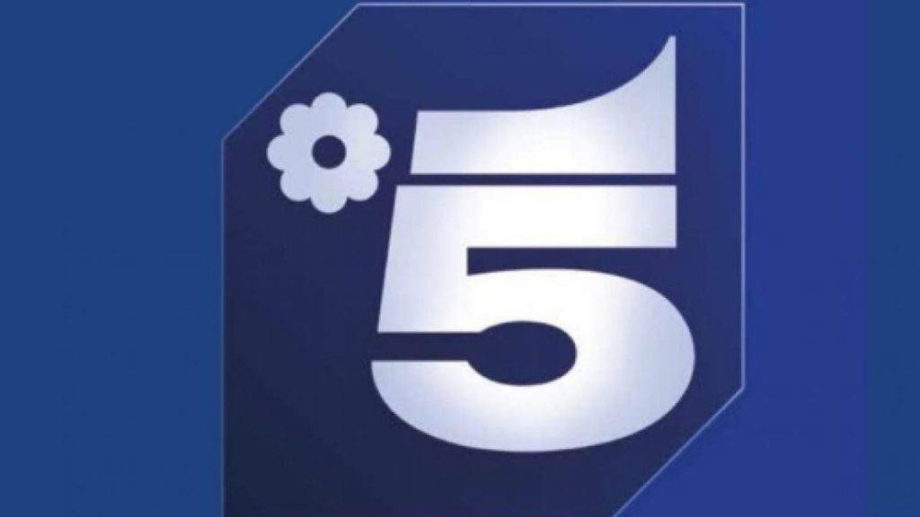 Canale 5 (SD e HD) torna su Sky alla numerazione 105