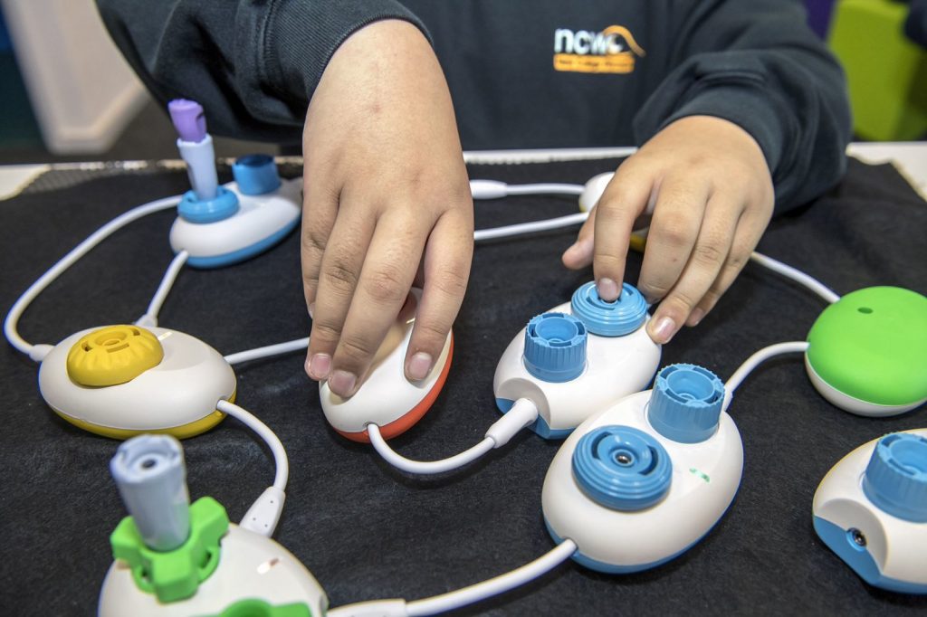 Microsoft presenta la Classroom Pen per Surface Go