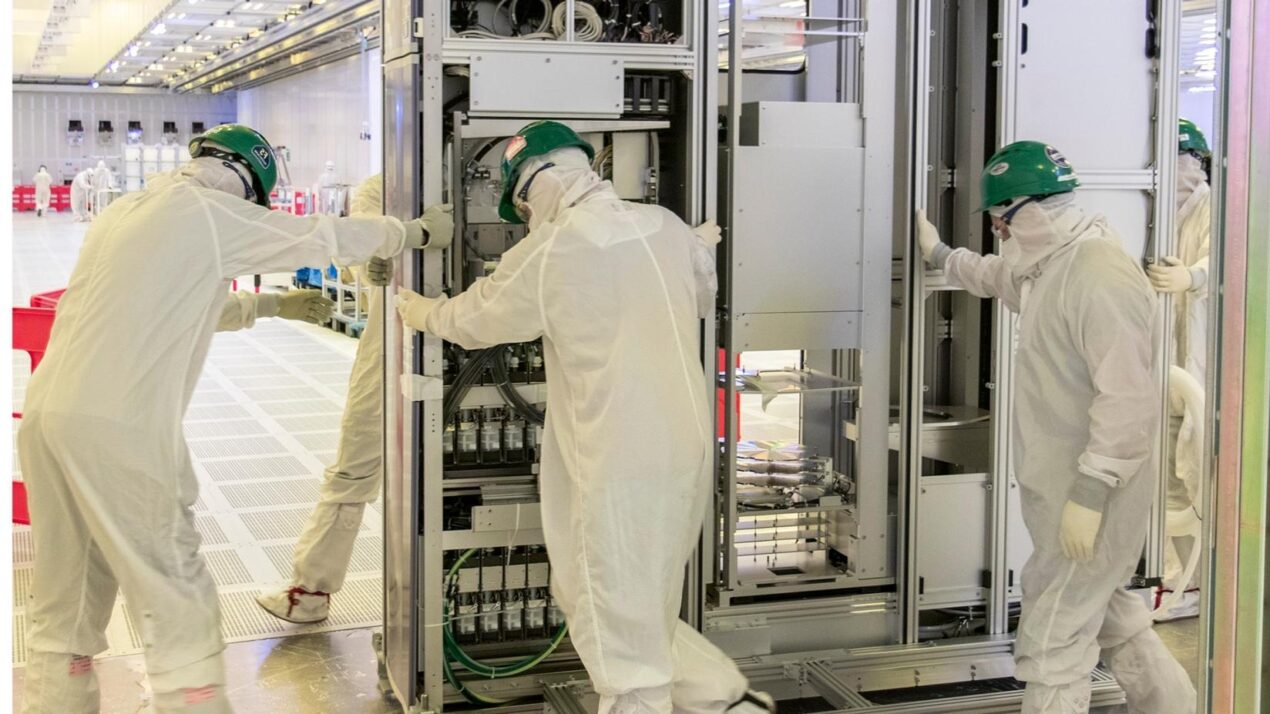 La litografia EUV è in Europa grazie a Intel e a 4 Boeing