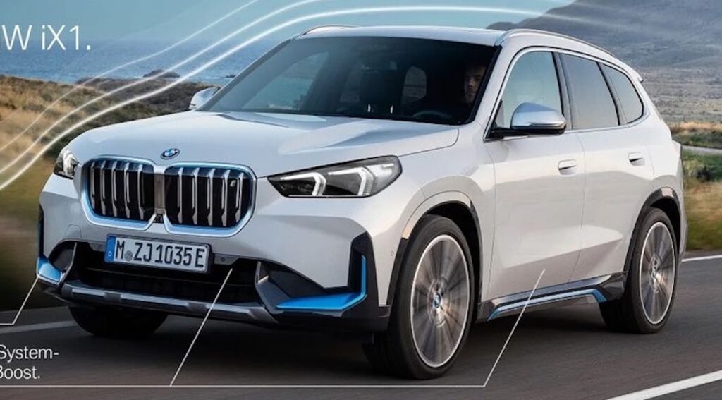 BMW X1 e iX1 2023 nelle prime immagini reali a ridosso della presentazione