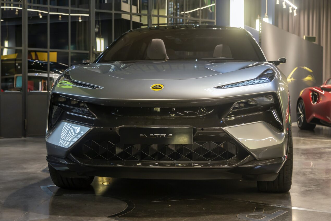 Il SUV elettrico Lotus Eletre debutta in Italia con tanta potenza e ...