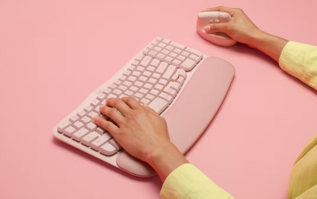 Logitech annuncia Wave Keys: la nuova tastiera ergonomica con design a onda