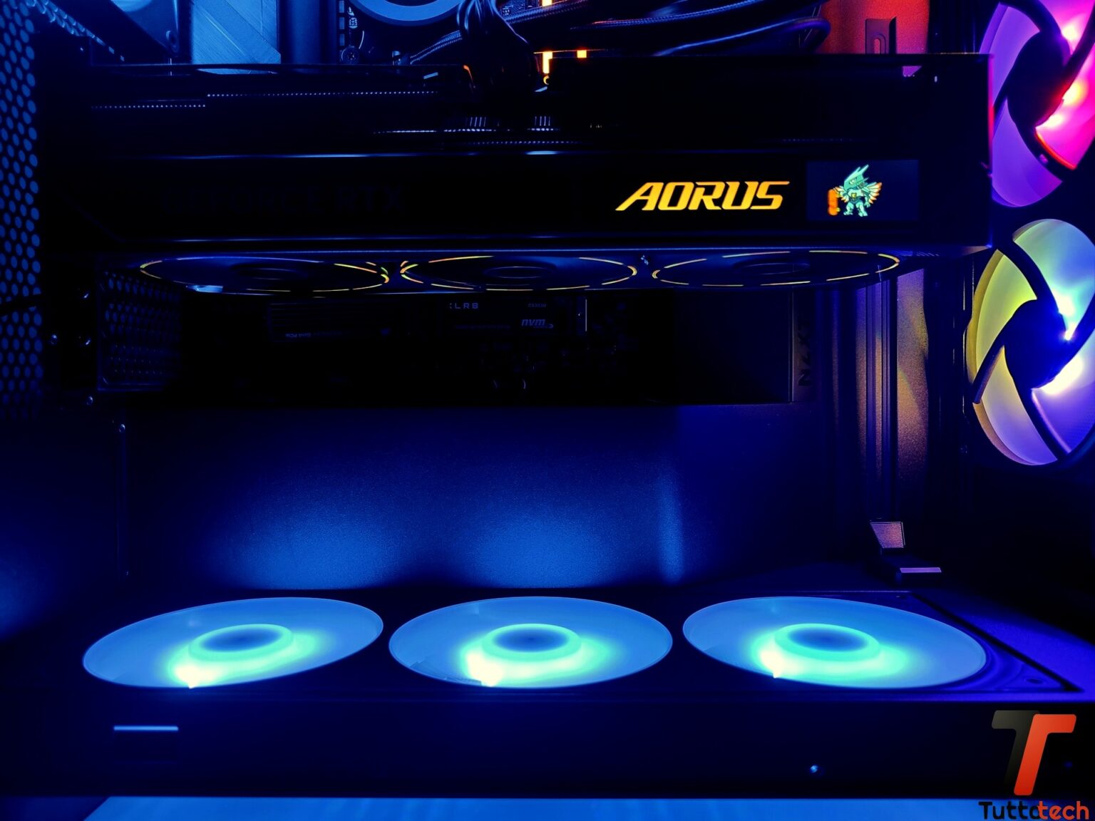 Recensione Gigabyte AORUS GeForce RTX 5080 MASTER: prestazioni e design ...