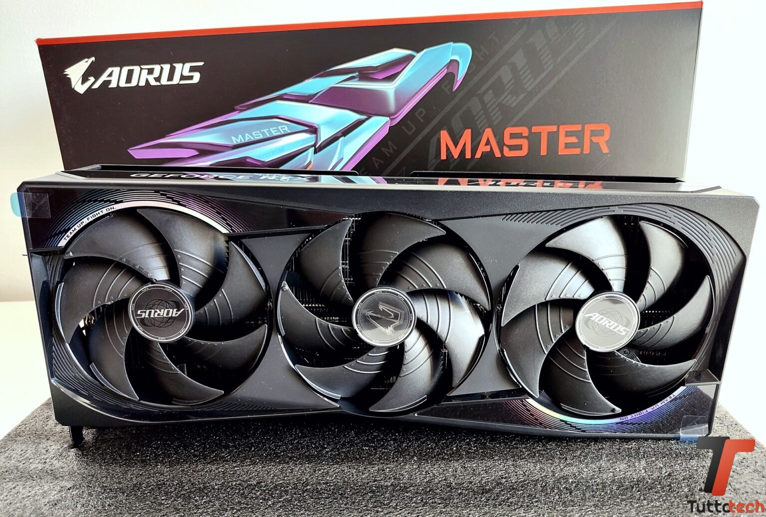 Recensione Gigabyte AORUS GeForce RTX 5080 MASTER: prestazioni e design ...