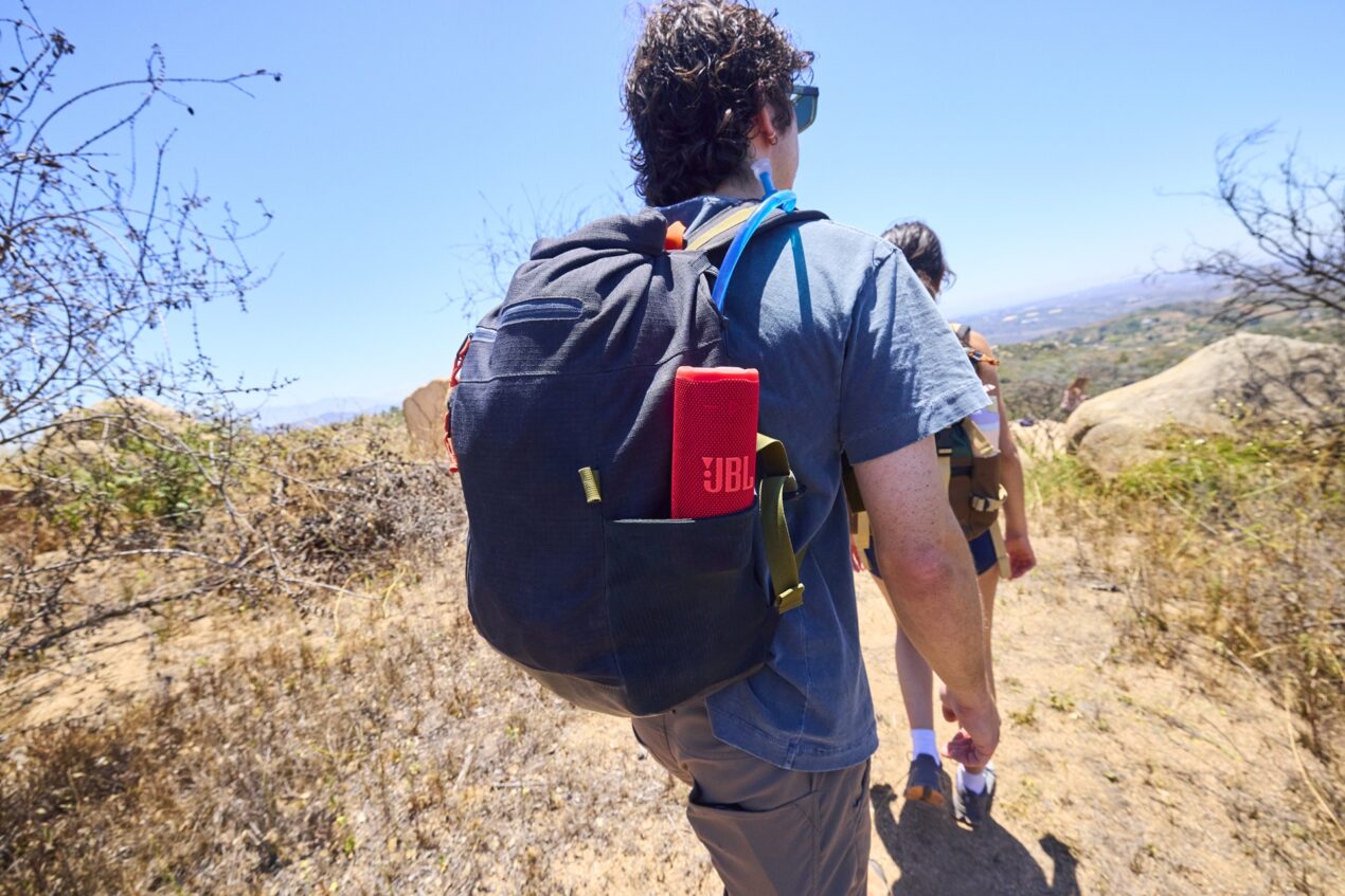JBL Grip ufficiale: è uno speaker potente ma ultra-portatile