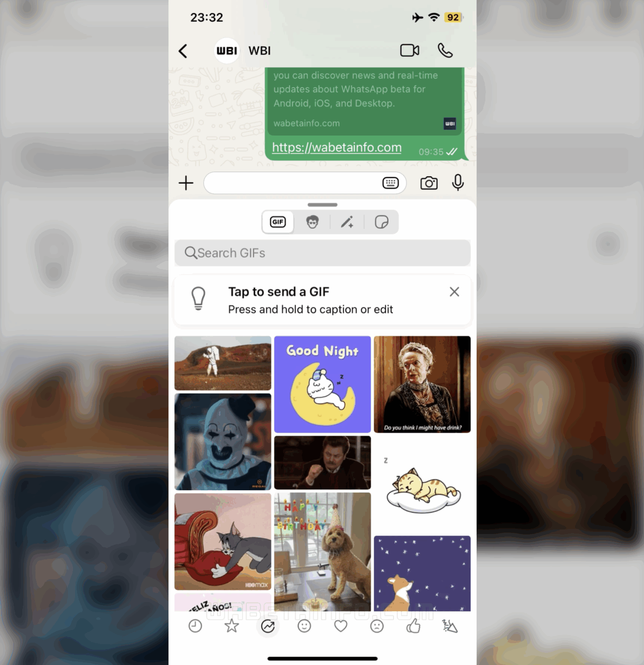 WhatsApp rinnova il selettore delle GIF con un layout più ampio a tre ...
