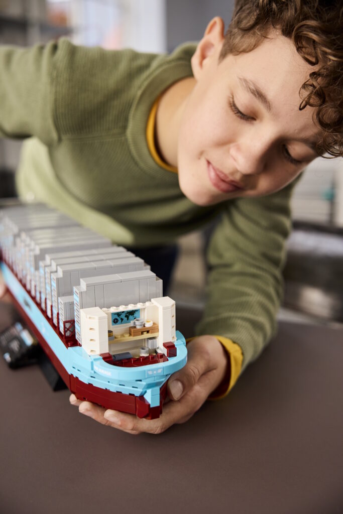 LEGO lancia la Nave Portacontainer Maersk Dual-Fuel: un gigante dei ...
