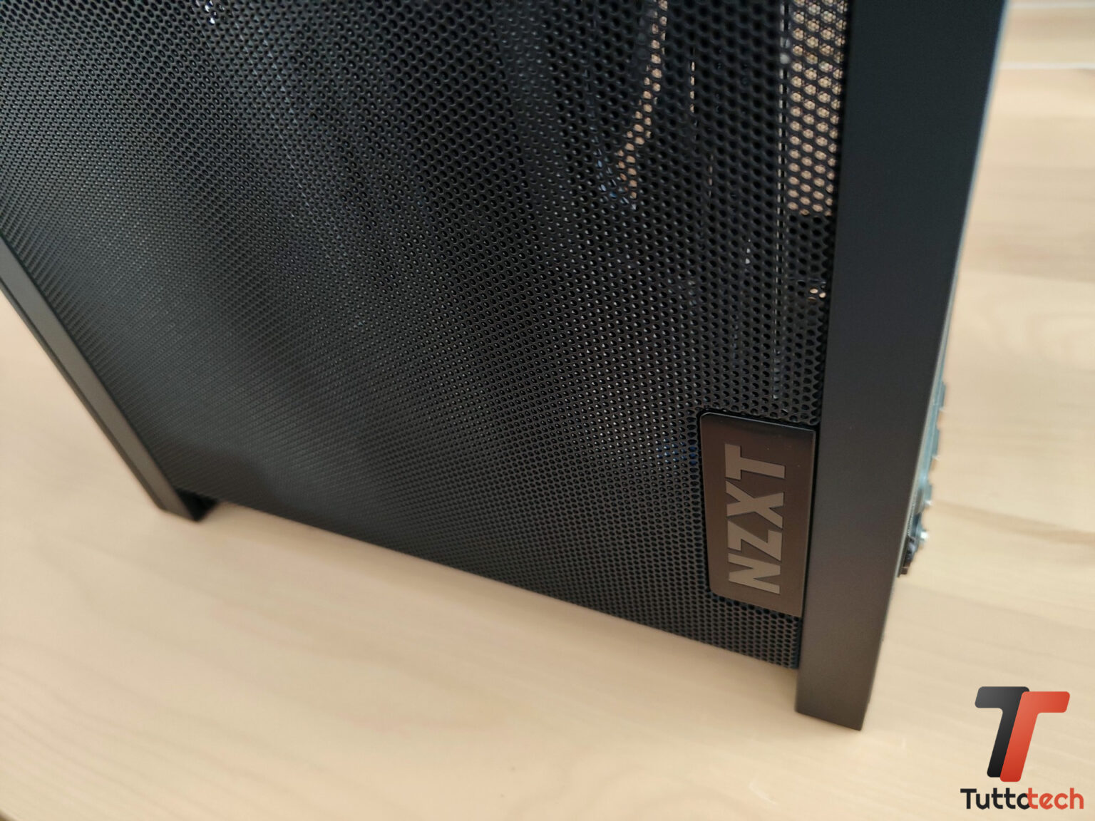 Recensione NZXT H2 Flow: è il case ideale per le build Mini-ITX ad alte ...